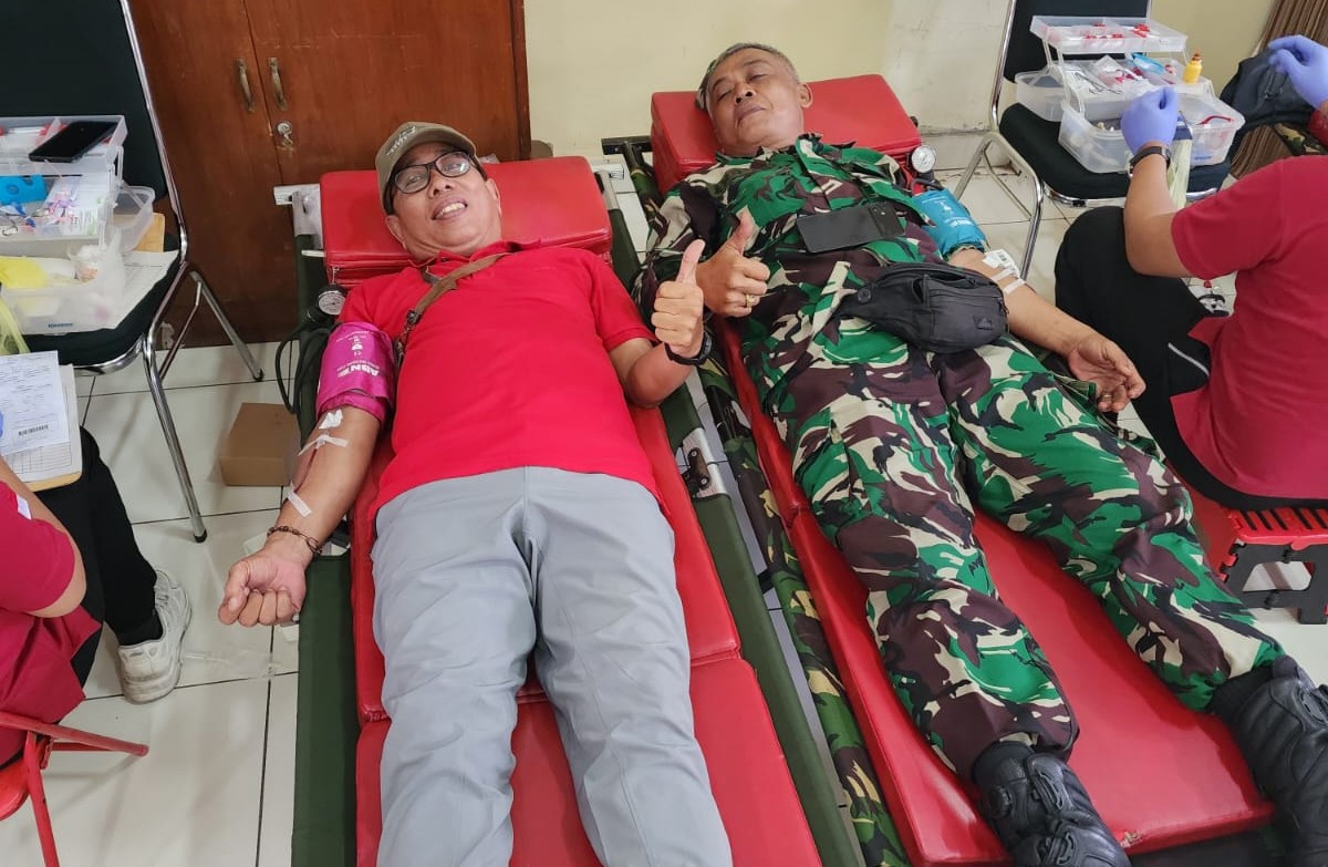 PERBEKEL DAN PERANGKAT DESA MENGIKUTI DONOR DARAH DALAM RANGKA HUT KE-237 KOTA DENPASAR ...